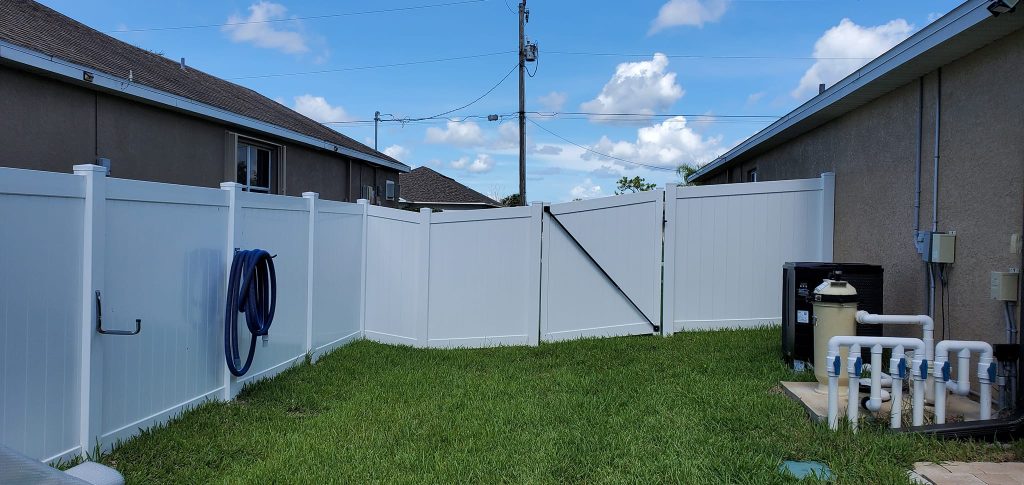How Close Can You Put a Fence to Your Property Line? – Dolphin Fence Corp